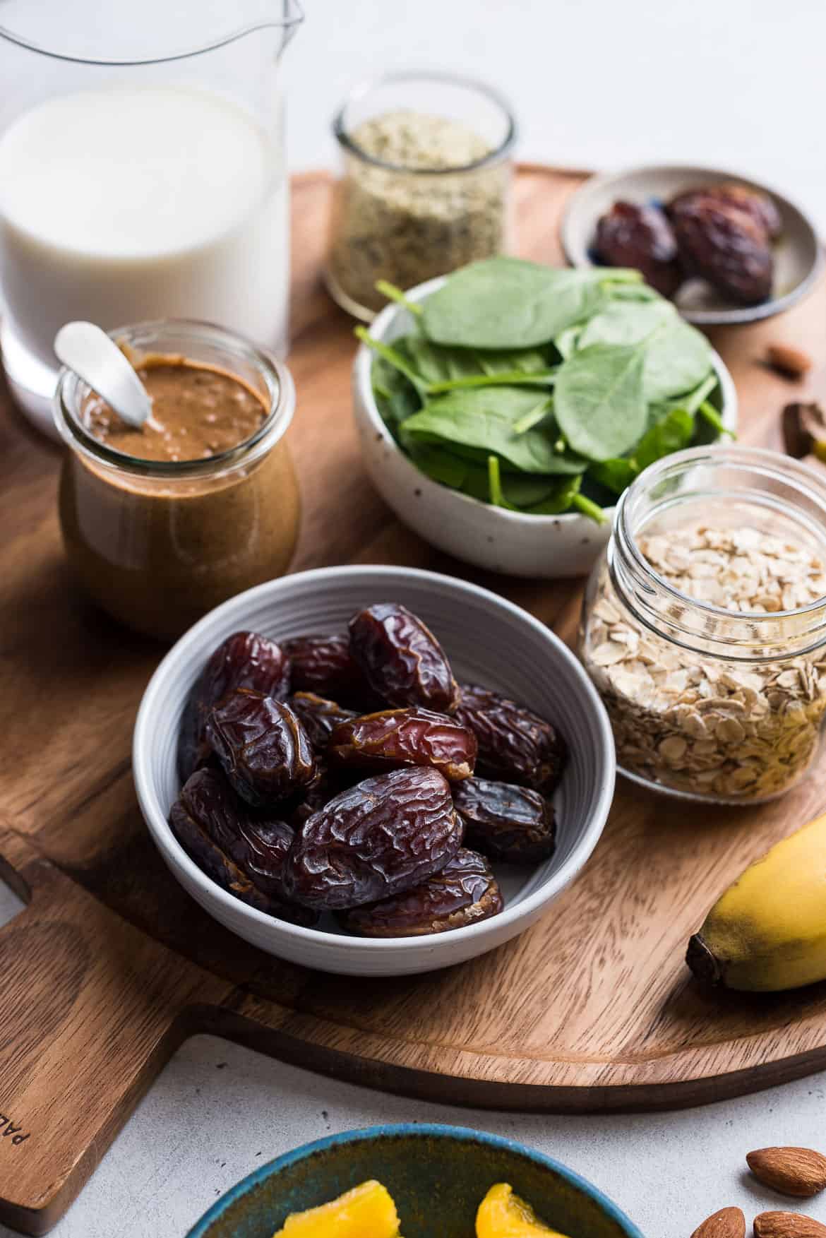 Date Smoothie: Green Breakfast Smoothie - Kitchen Confidante®