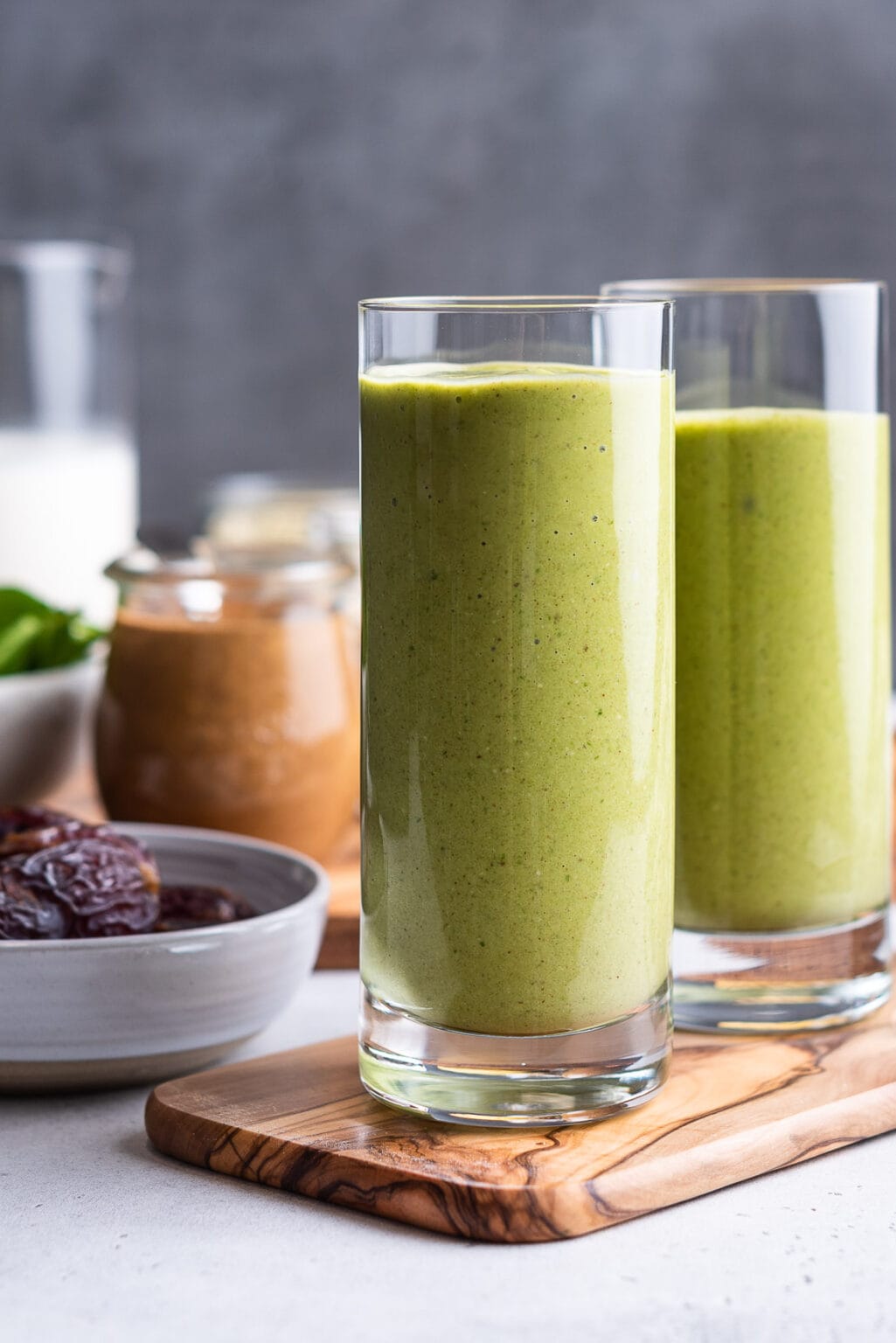 Date Smoothie: Green Breakfast Smoothie - Kitchen Confidante®